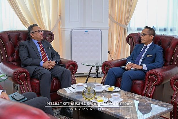Kunjungan Hormat Pengarah Hospital Raja Permaisuri Bainun Ke Atas YB ...